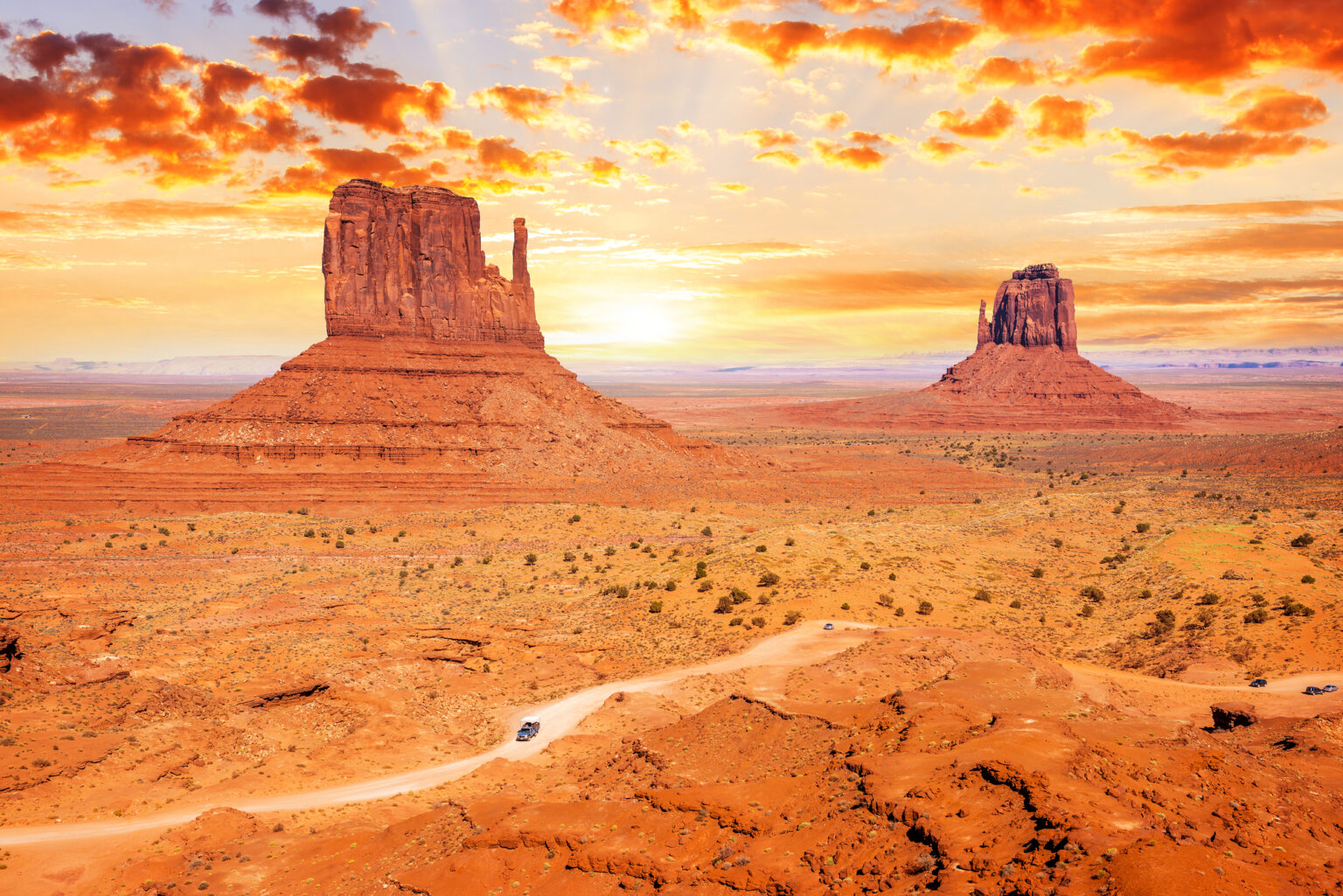 Moab to Monument Valley Tribal Park Roadtrip | GhoomnaPhirna